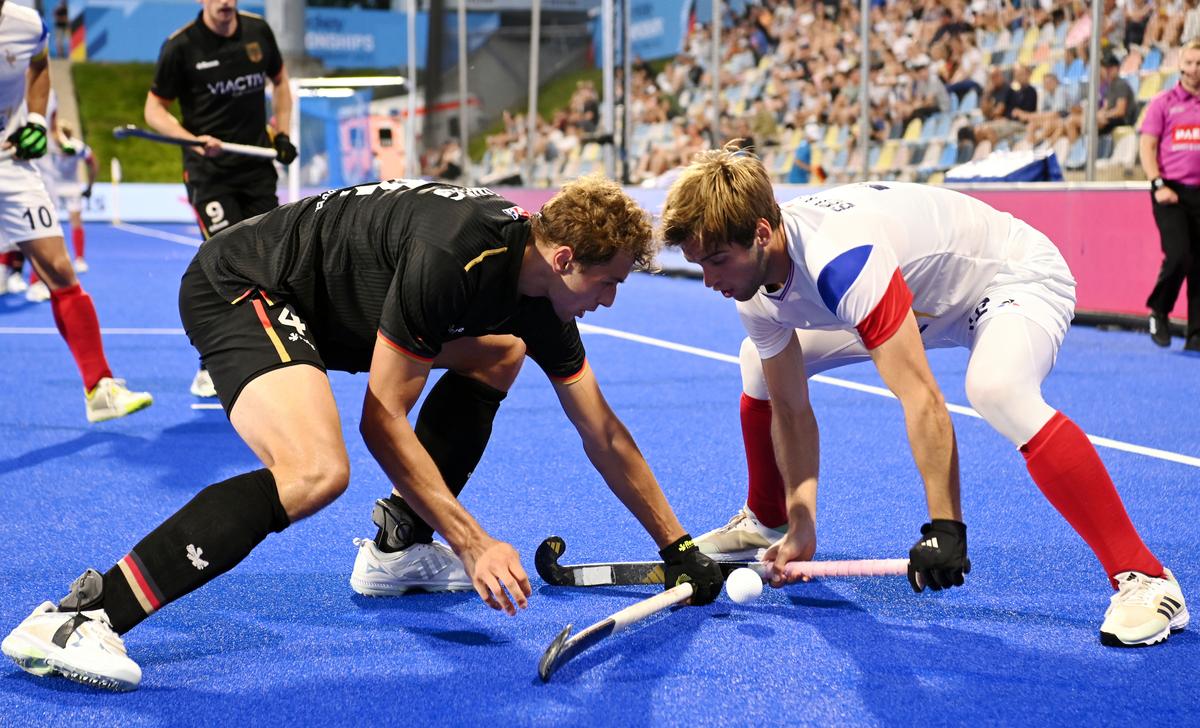 Friday night lights raise the curtain on men’s EHC 2025 - EuroHockey